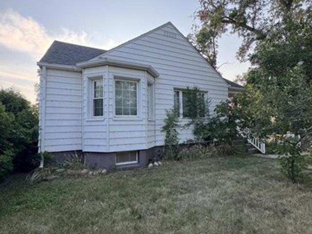 321 1st Ave NW, Hazen, ND 58545