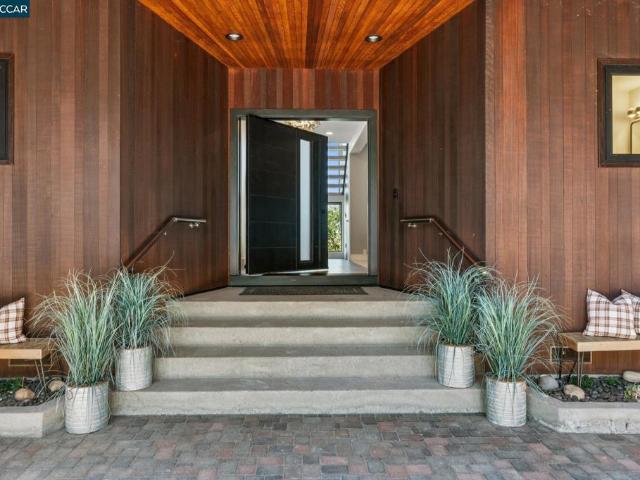 321 Castle Crest Rd