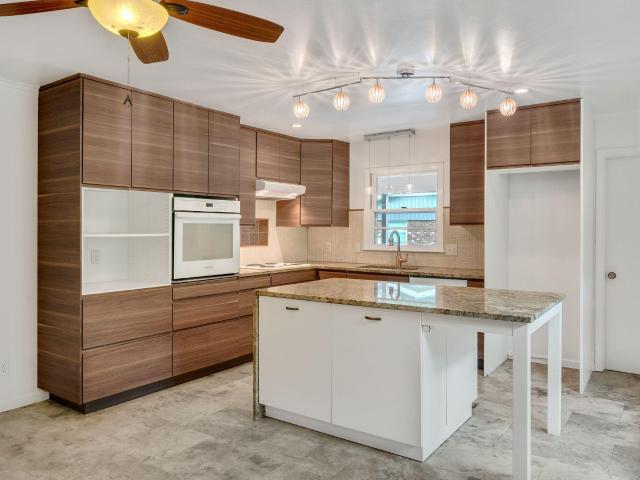 321 Clarendon Crescent