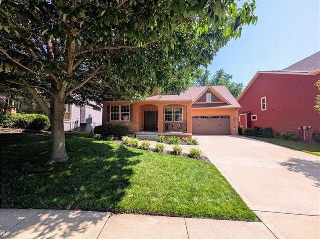 321 Creekwood Dr, Liberty, MO 64068