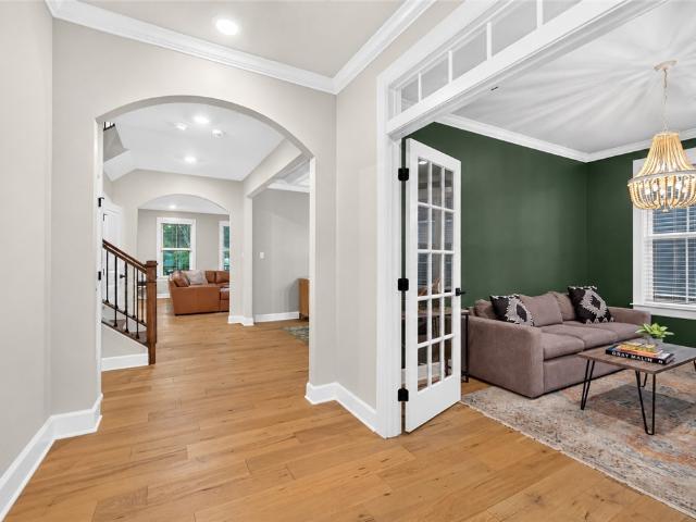 321 Crest Ln