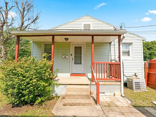 321 and 323 Riverview Ave, Westover, WV 26501