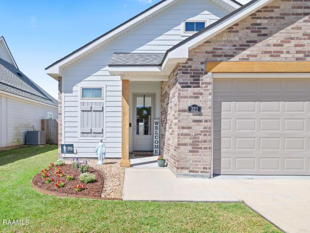 321 Adry Ln, Youngsville, LA 70592 | MLS #RA2600002