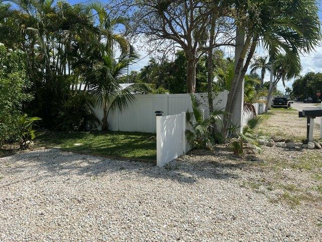 321 Avenue E, Big Coppitt, FL 33040