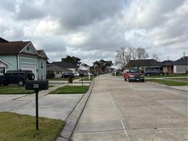 321 Bear Dr, Arabi, LA 70032 | MLS #2537