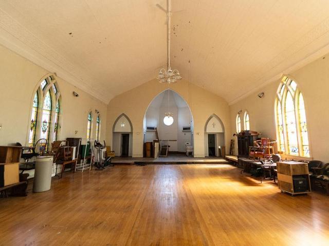 321 Broadway Avenue W