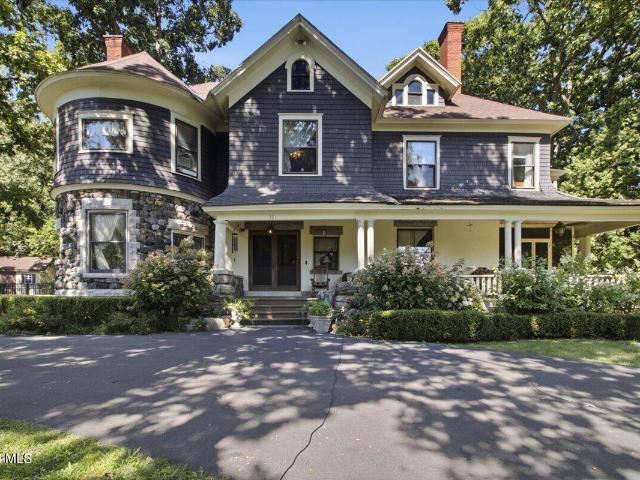 321 Guy Park Avenue