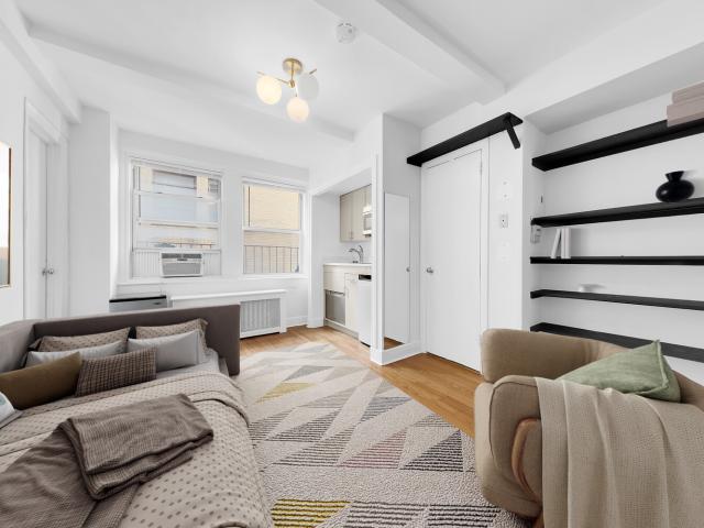 321 E 43RD Street 607