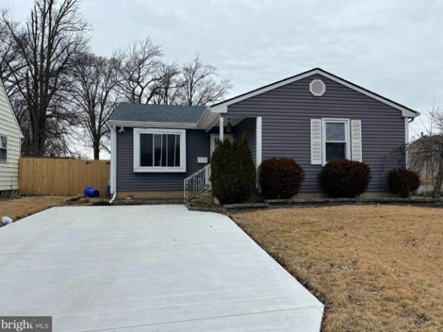 321 E Washington Ave, Magnolia, NJ 08049