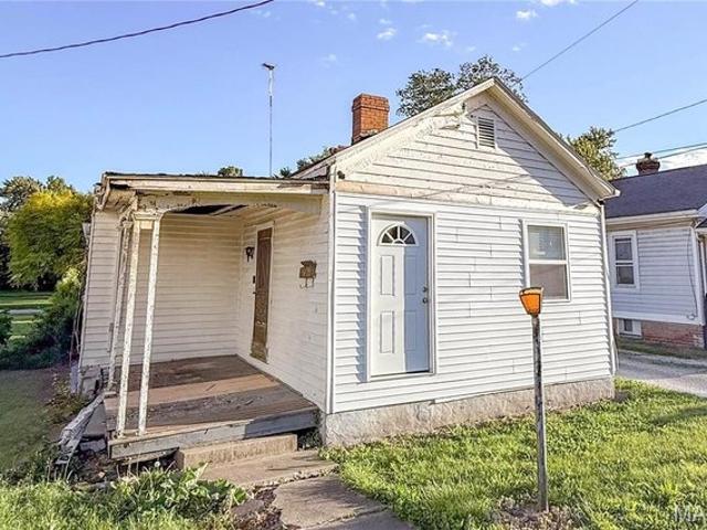 321 E Beecher Ave, Jacksonville, IL 62650