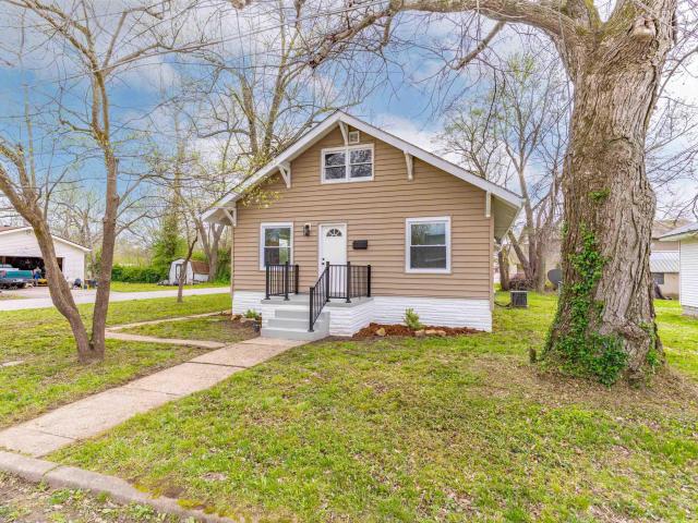 321 E Oak Street