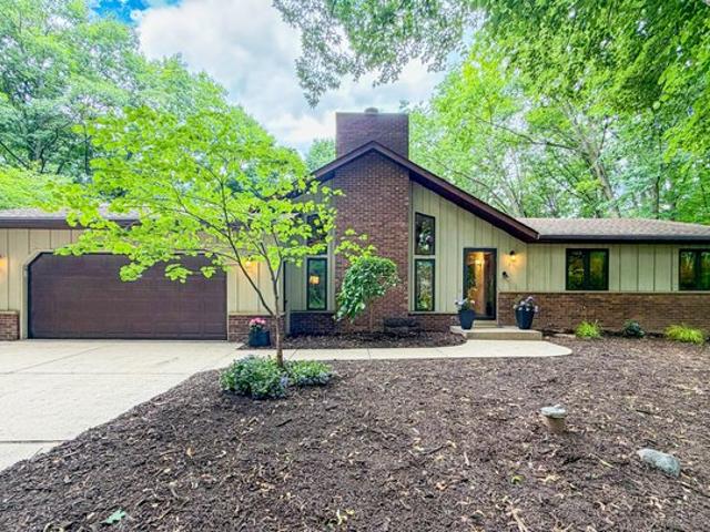 321 Kettle Ct, Slinger, WI 53086