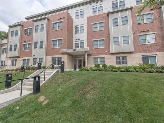 321 Hammond Pond Pkwy Unit 105, Brookline, MA 02467