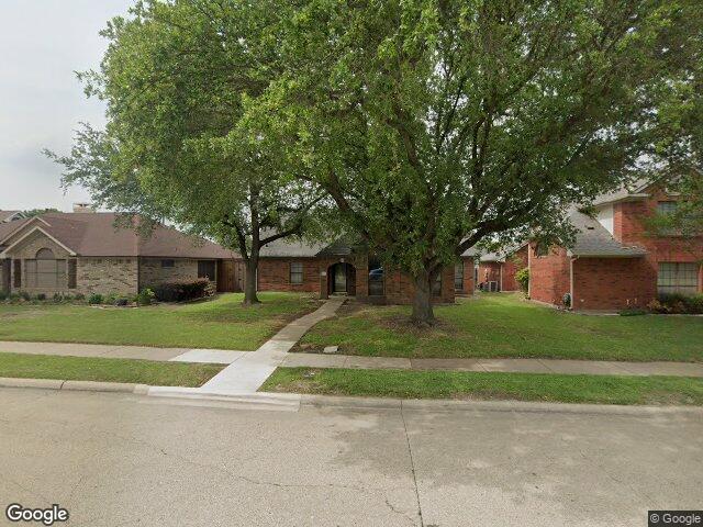 321 Hunters Creek Dr, Mesquite, TX 75150