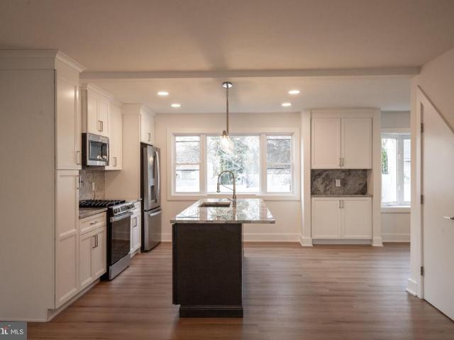321 Iris Road