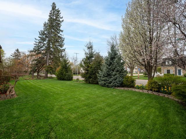 321 Lakecrest Dr