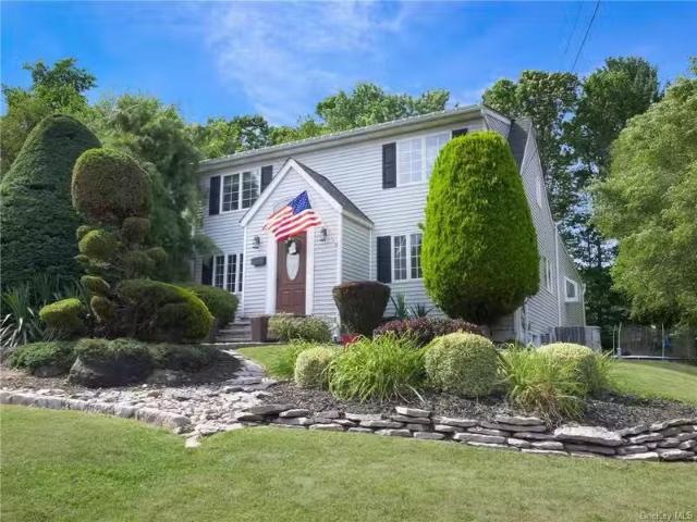 321 MANOR BLVD, PEARL RIVER, NY 10965 Single Family Residence.