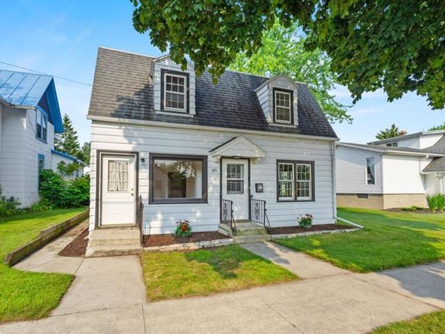 321 Mill St, Algoma, WI 54201