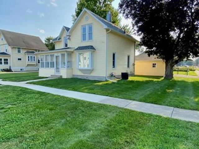 321 N 3rd St, Sheffield, IA 50475