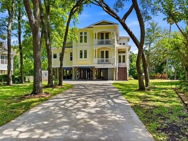 321 N Oak Dr, Surfside Beach, SC 29575