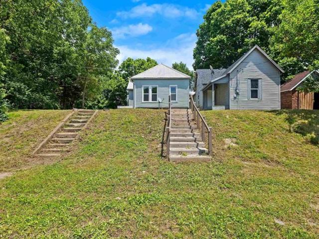 321 S Main St, Veedersburg, IN 47987