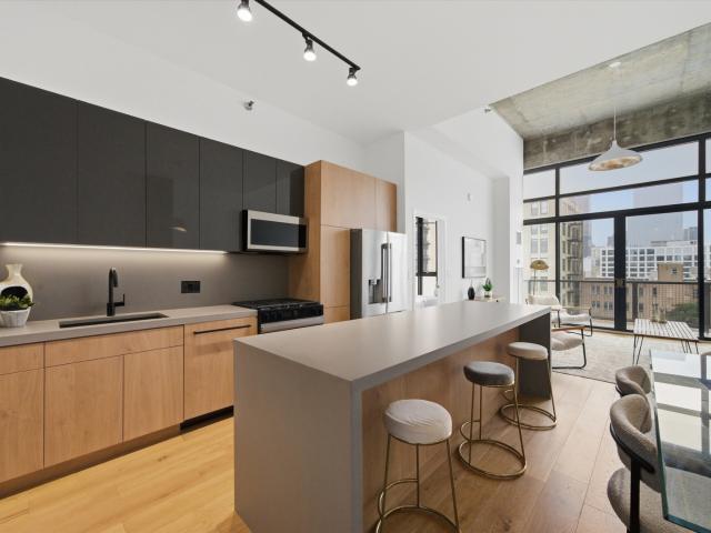 321 S Sangamon Street # 908