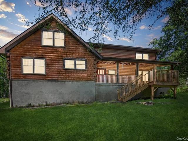 321 Spadola Ln, Pine Bush, NY 12566