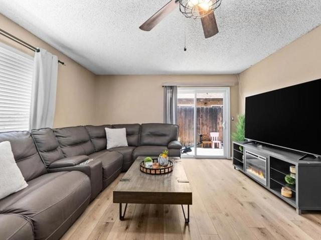 321 Sun Ct, El Cajon, CA 92021