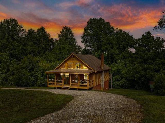 321 Sunrise St, Murphy, NC 28906