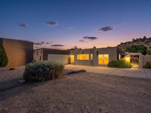 321 Paseo De Corrales, NM 87048