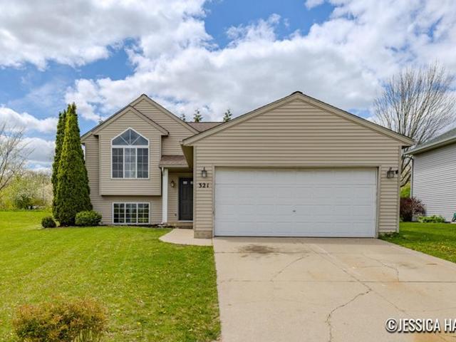 321 Pioneer Trl NE, Cedar Springs, MI 49319