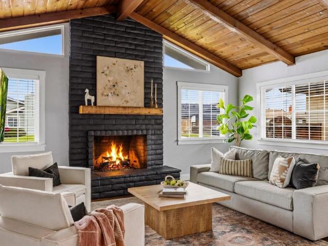 321 Primavera Way