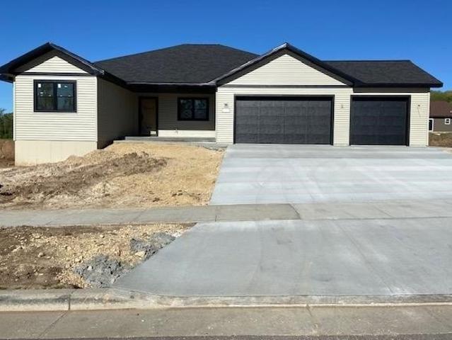 321 Roosevelt St, Baraboo, WI 53913
