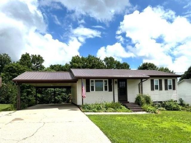 321 Raceview Dr, Ona, WV 25545