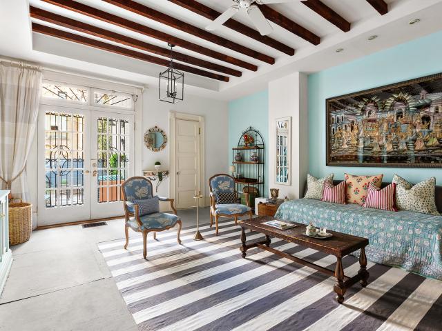 321 W 77TH Street