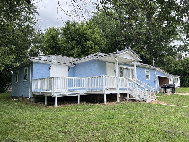 321 W 7th St, Mountain Grove, MO 65711