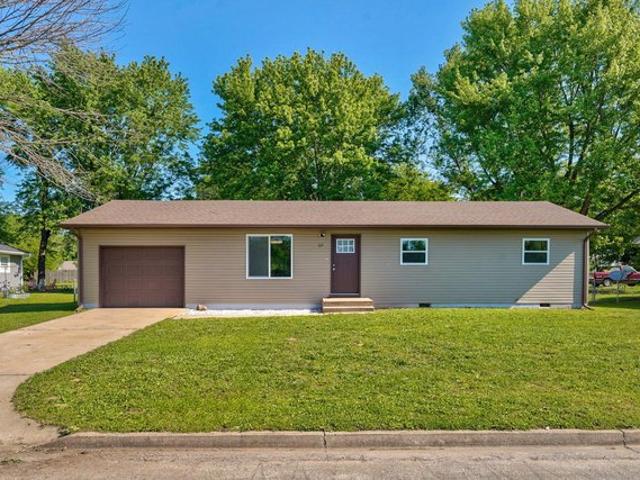 321 W Cofield St, Aurora, MO 65605