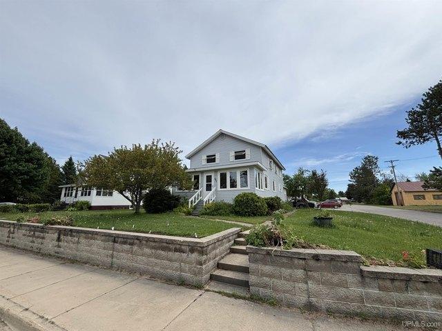 321 W McMillan Ave, Newberry, MI 49868