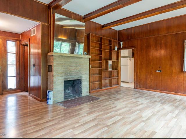 321 W Sylvan Lane