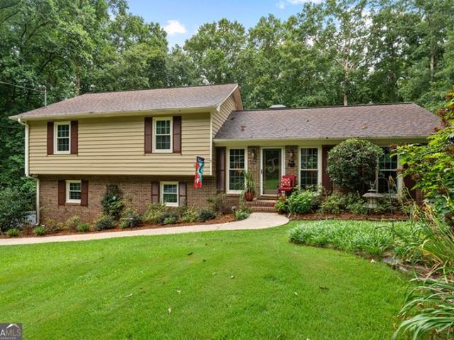 321 Woodfield Cir, Lagrange, GA 30240
