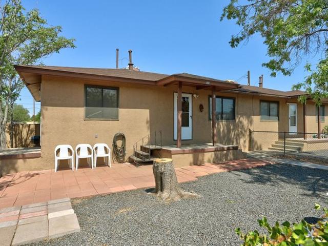 321 Wayne Rd NW, Los Ranchos, NM 87114