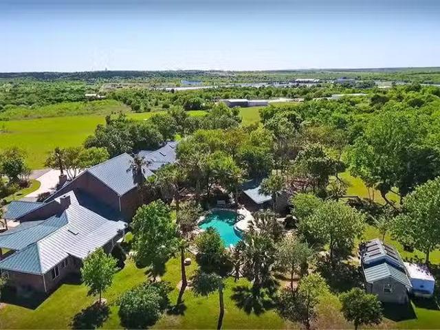 321 Weiss Rd, New Braunfels, TX 78130