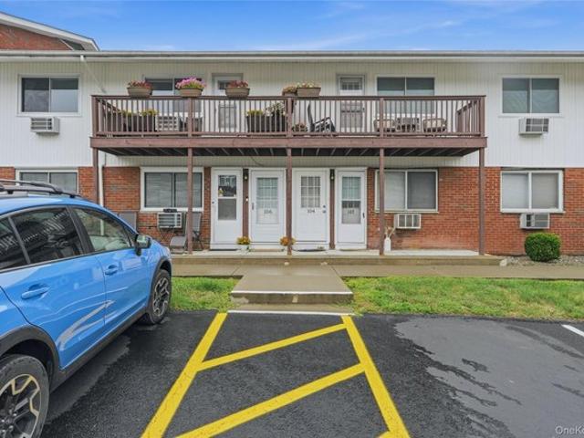 321 Titusville Rd Unit F106, Poughkeepsie, NY 12603