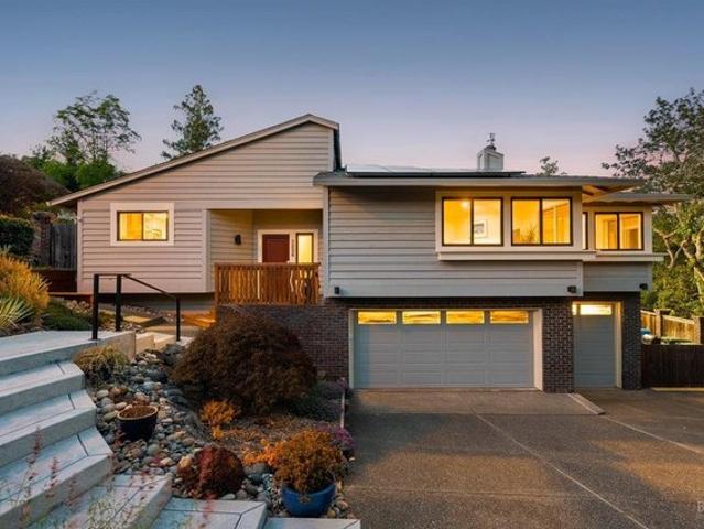 3224 Cobblestone Dr, Santa Rosa, CA 95404