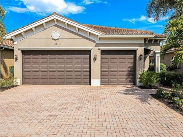 3224 Pacific Dr, Naples, FL 34119