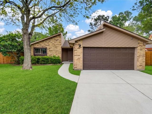 3224 Teakwood Cir, Dickinson, TX 77539