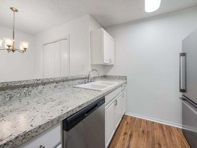 3224 Timmons Ln Apt 128, Houston, TX 77027