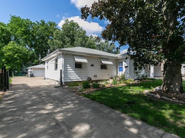 3224 W 17th St, Davenport, IA 52804