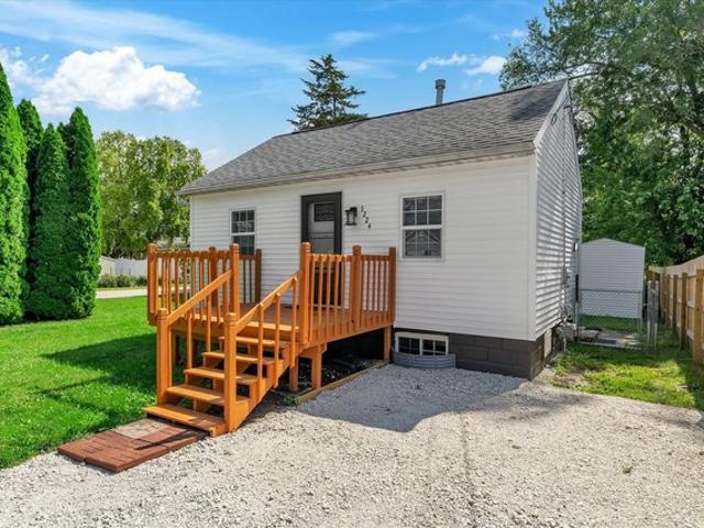 3224 40th St, Moline, IL 61265