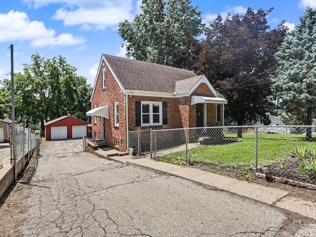 3225 Mahaska Ave, Des Moines, IA 50317